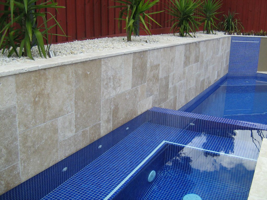 Glass mosaic pool tile - Extensive range - Softly rounded edges
