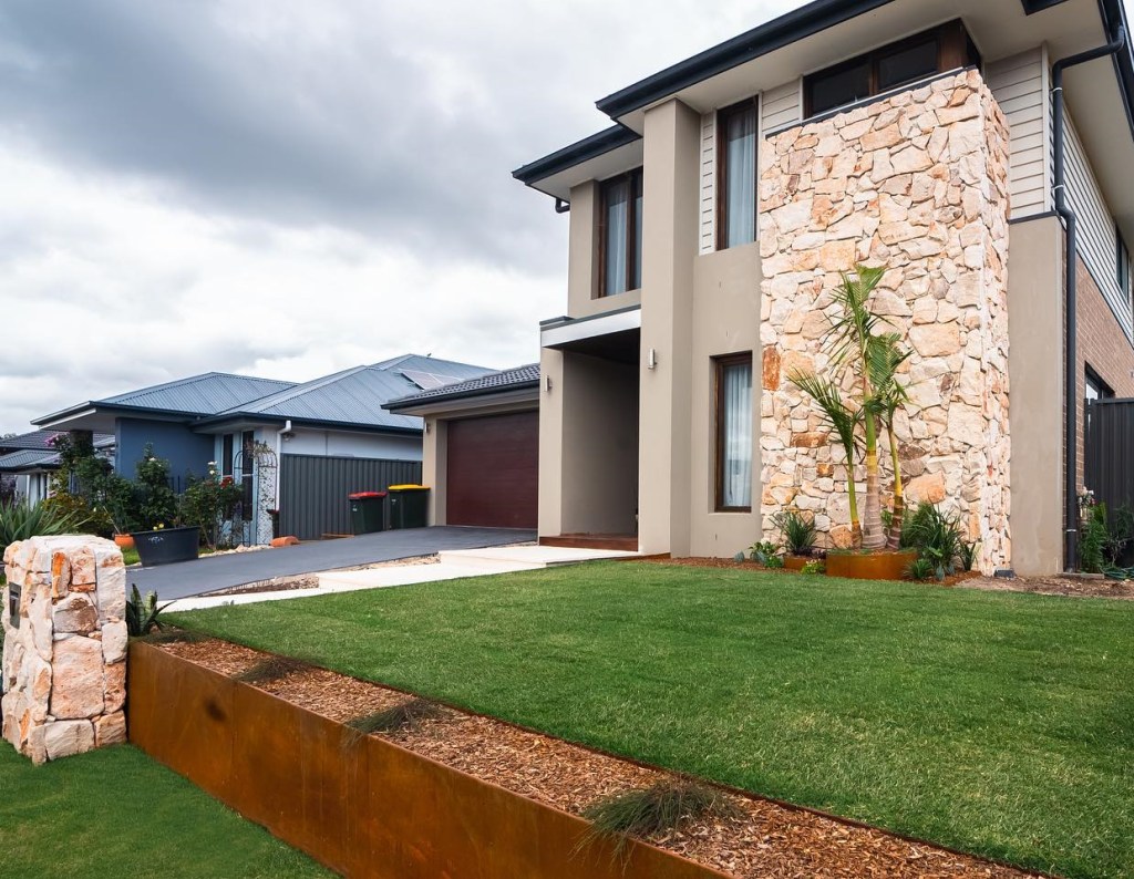 Crazy stone wall cladding made in Au with Local sourced stones