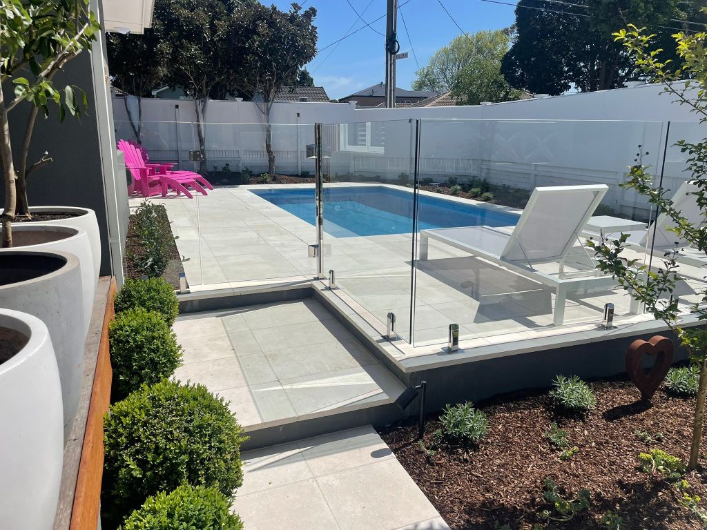 Limestone Pavers and Tiles - Pool Coping - Natural Stone Flooring