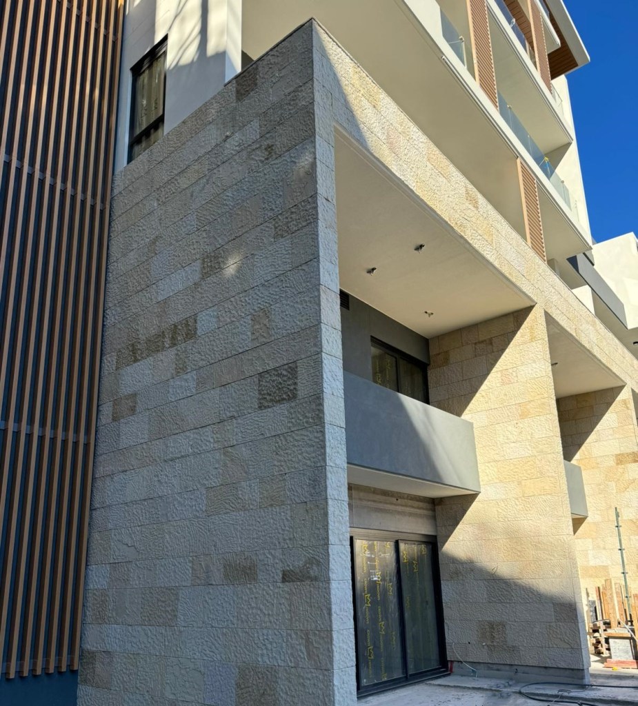 Sandstone cladding - Banded lodges walling stone - Aussietecture