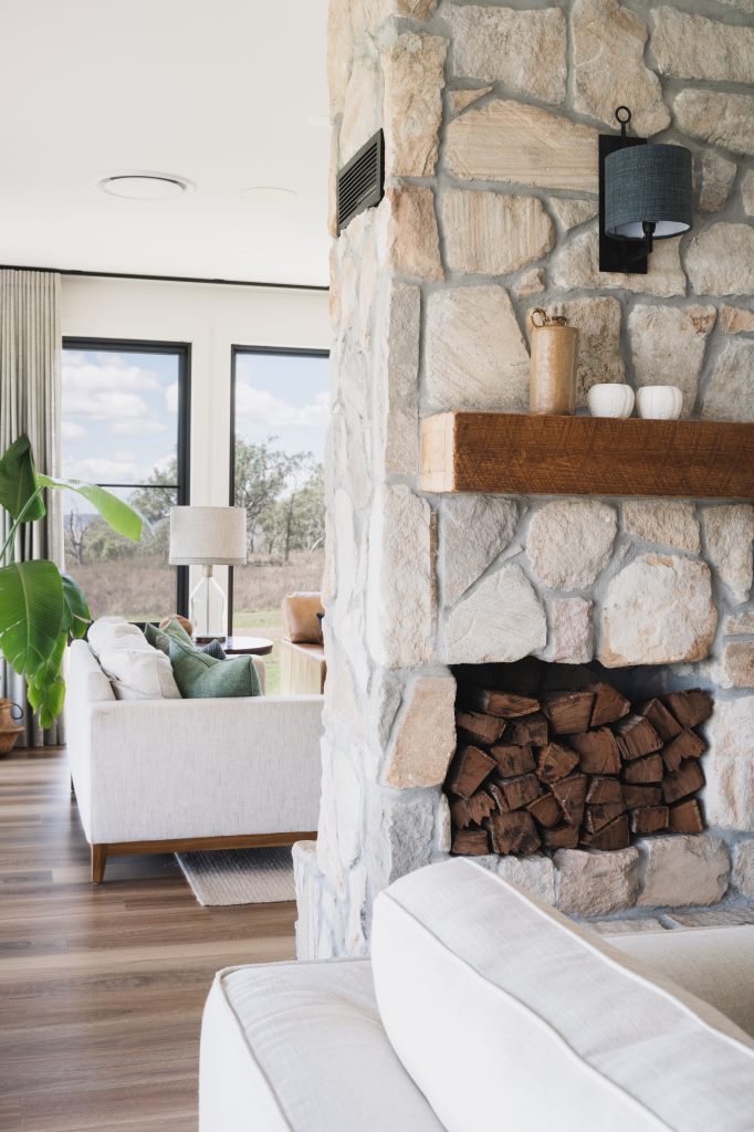 Stone walls and fireplace - Berwick irregular walling - Aussietecture