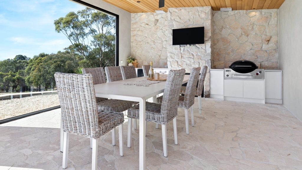 Limestone crazy paving - Hotham white limestone crazy pavement